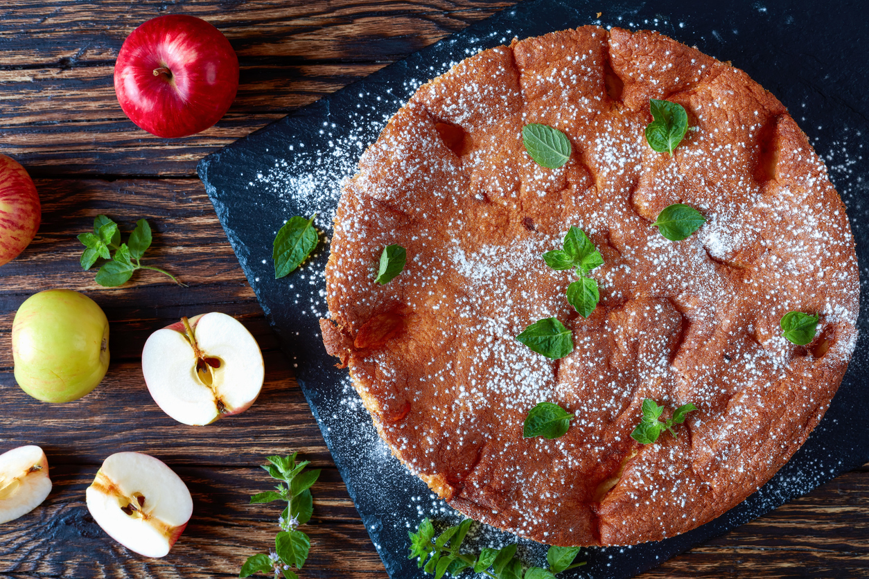 Drėgnas, pigus ir neįtikėtinai lengvas obuolių pyragas rudeniui ...